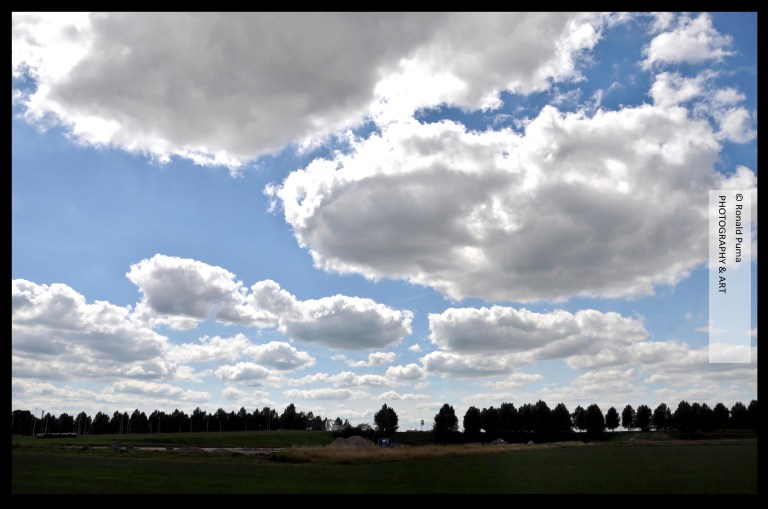 Blue sky with clouds (Netherlands) | Ronald Puma | PhotoBlog Netherlands
